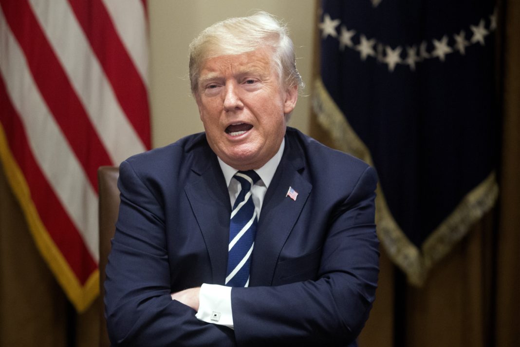 Elnöksége legnehezebb napjait éli Donald Trump › FüHü