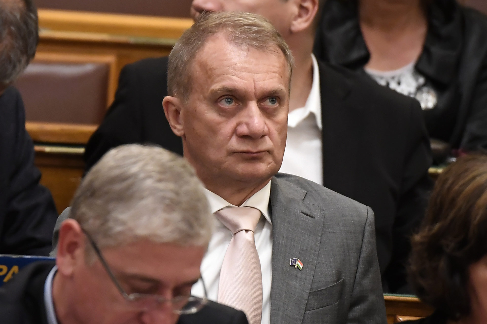 Felfüggesztették Varju mentelmi jogát – van, akiét 2008 óta se ...